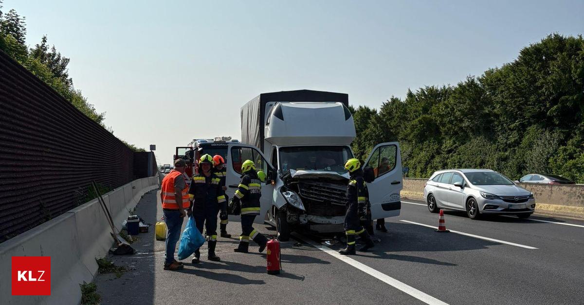 Höhe Lebring: Kleintransporter krachte auf der A9 in Feuerwehrauto